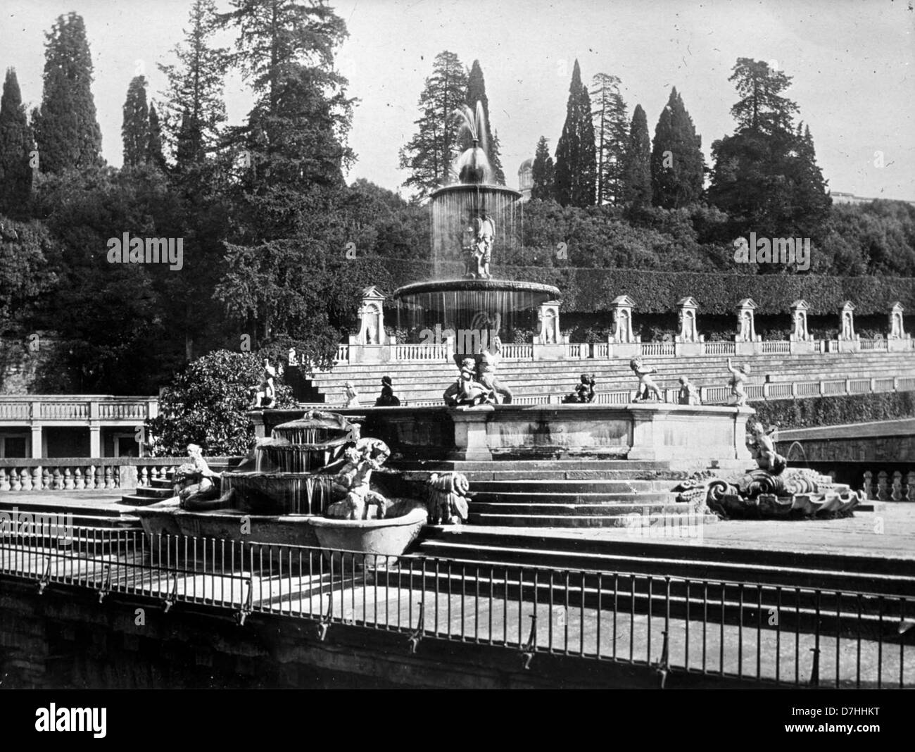Palace formal garden Black and White Stock Photos & Images - Alamy