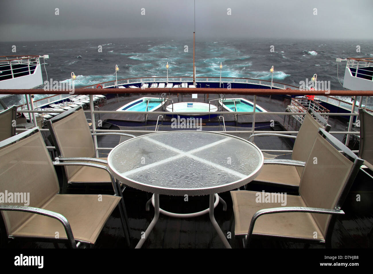 Open deck tables hi-res stock photography and images - Alamy
