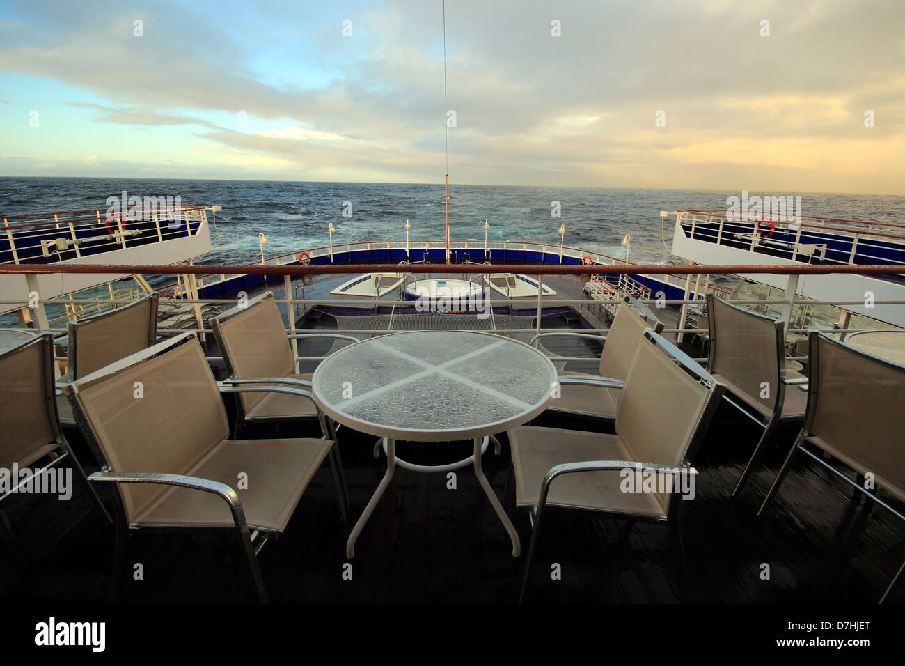 Open deck tables hi-res stock photography and images - Alamy