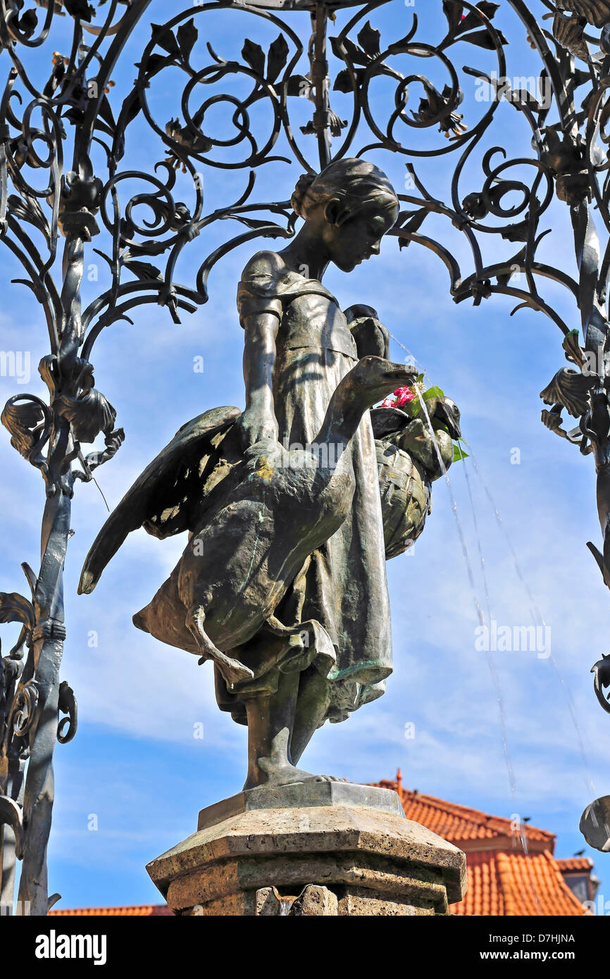 Der Gänseliesel-Brunnen, The Goose Girl fountain in Goettingen ...