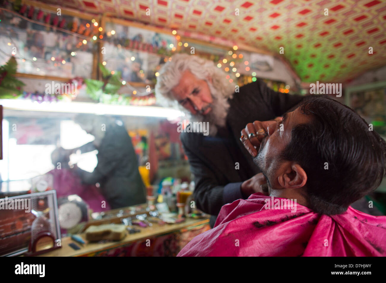 hair dresser at work in kabul, Afghanistan Stock Photo - Alamy