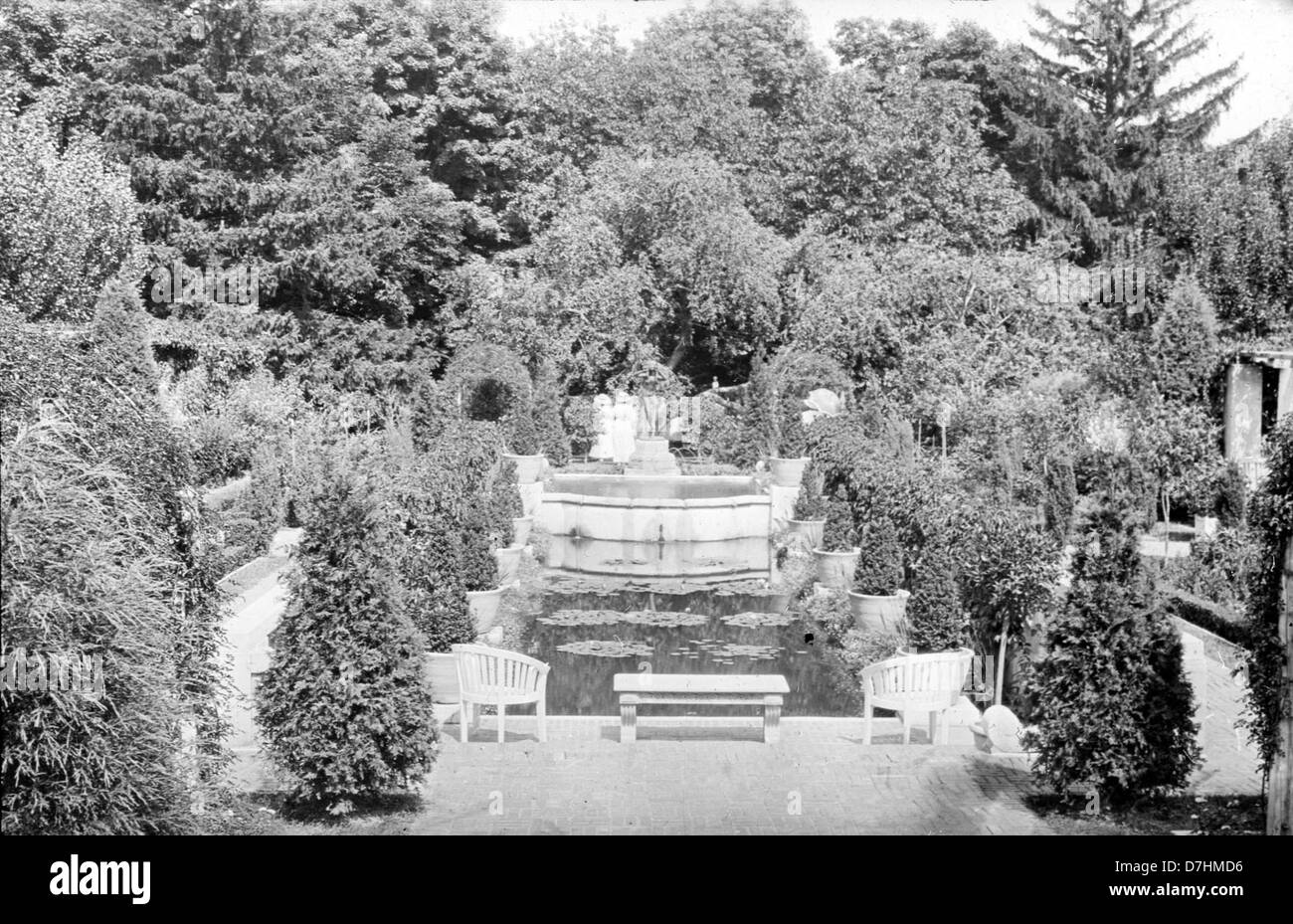 Early american estate Black and White Stock Photos & Images - Alamy