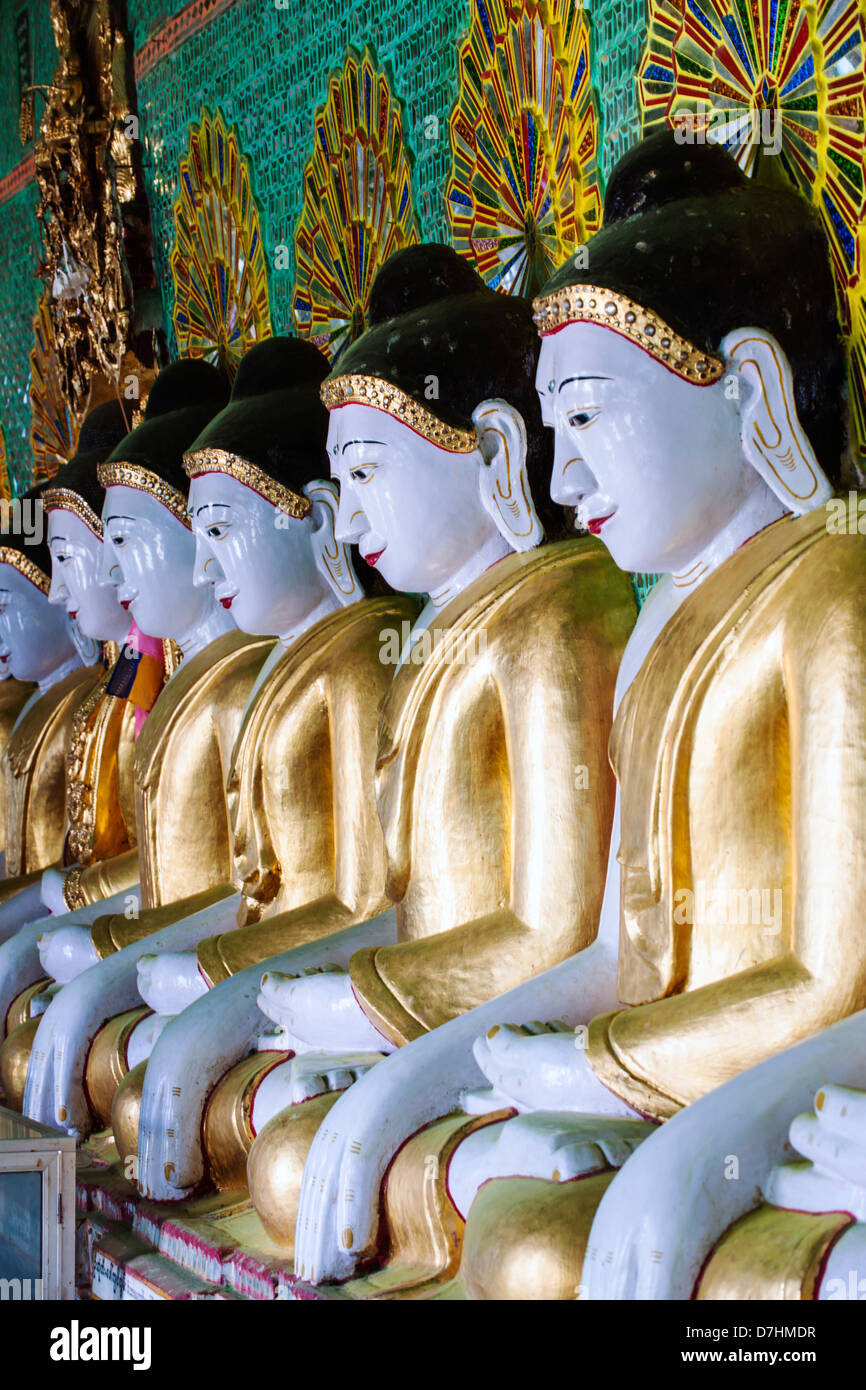 A line of 45 sitting Buddhas (in total) in the U Min Thonze Pagoda ...