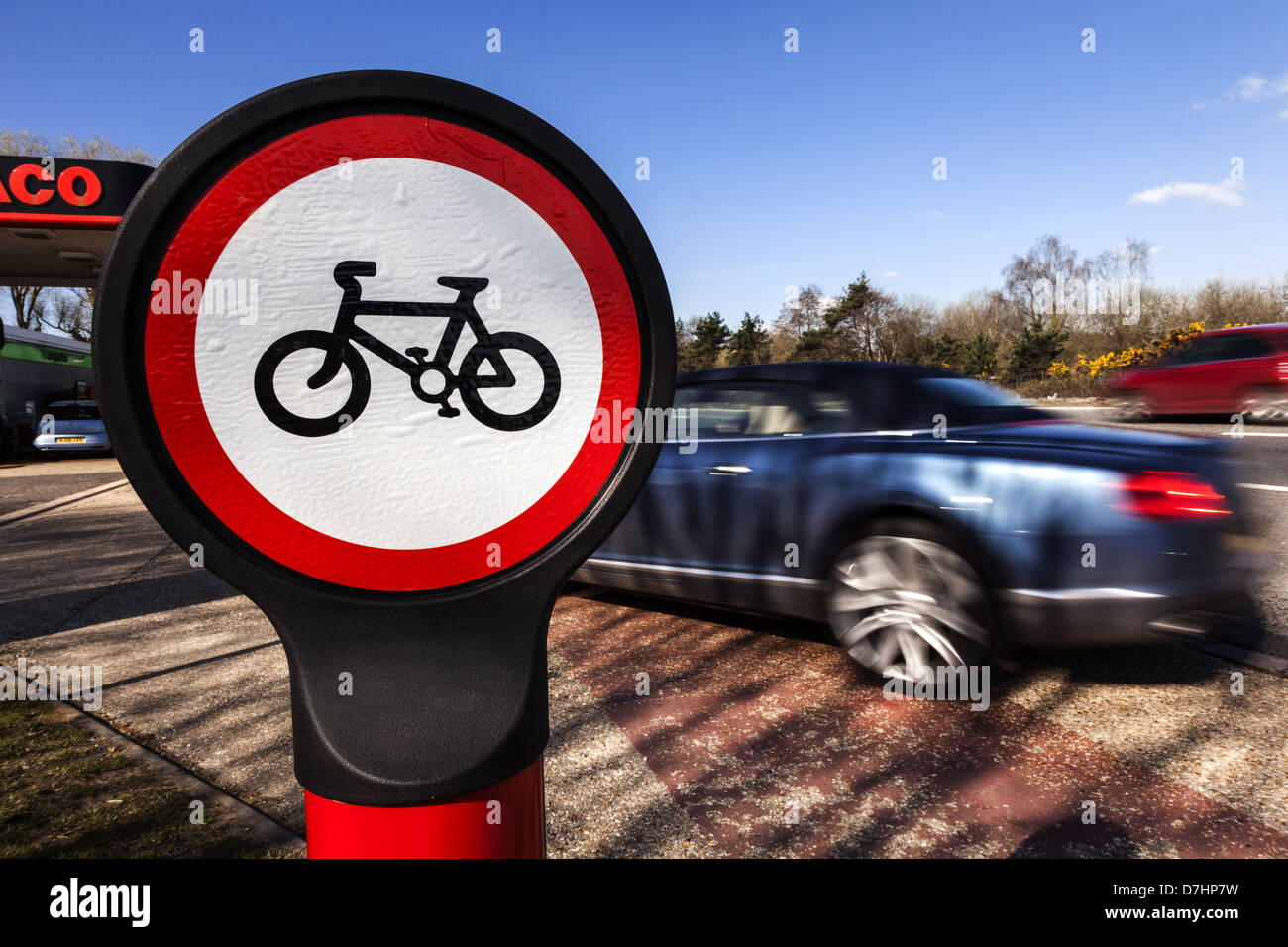 No speeding sign hi-res stock photography and images - Alamy
