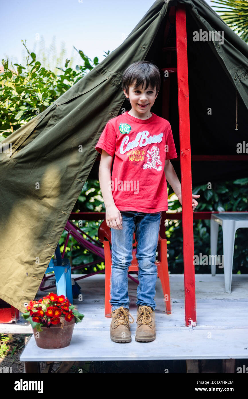 Garden child hut hi-res stock photography and images - Alamy