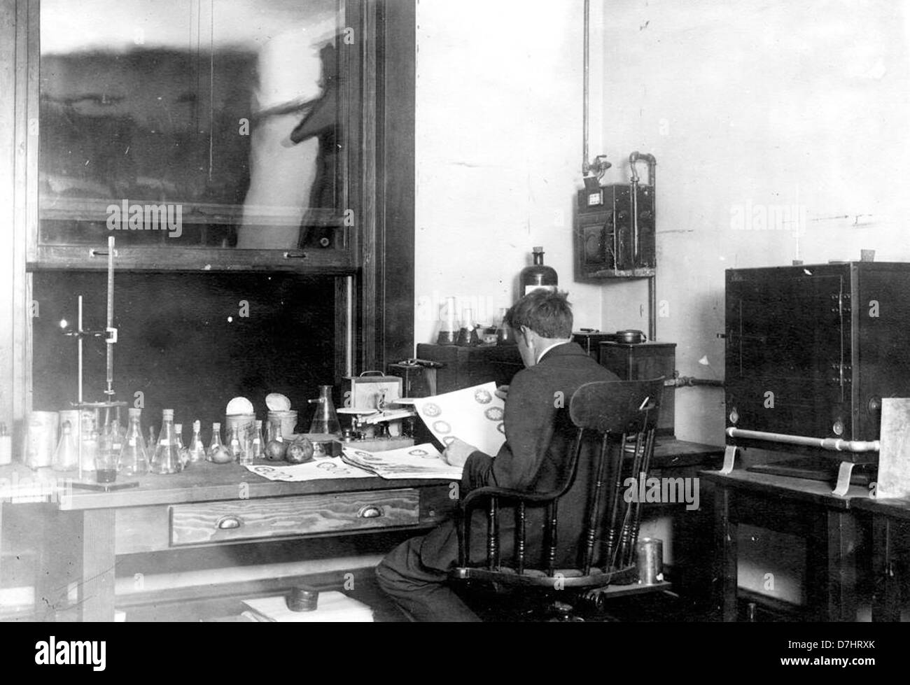 Laboratory diagnostic Black and White Stock Photos & Images - Alamy