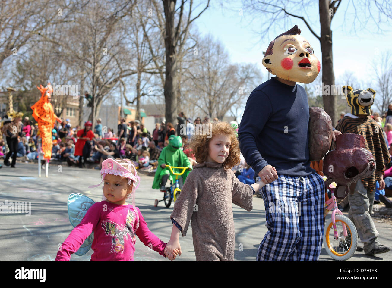 Family in costume hi-res stock photography and images - Alamy