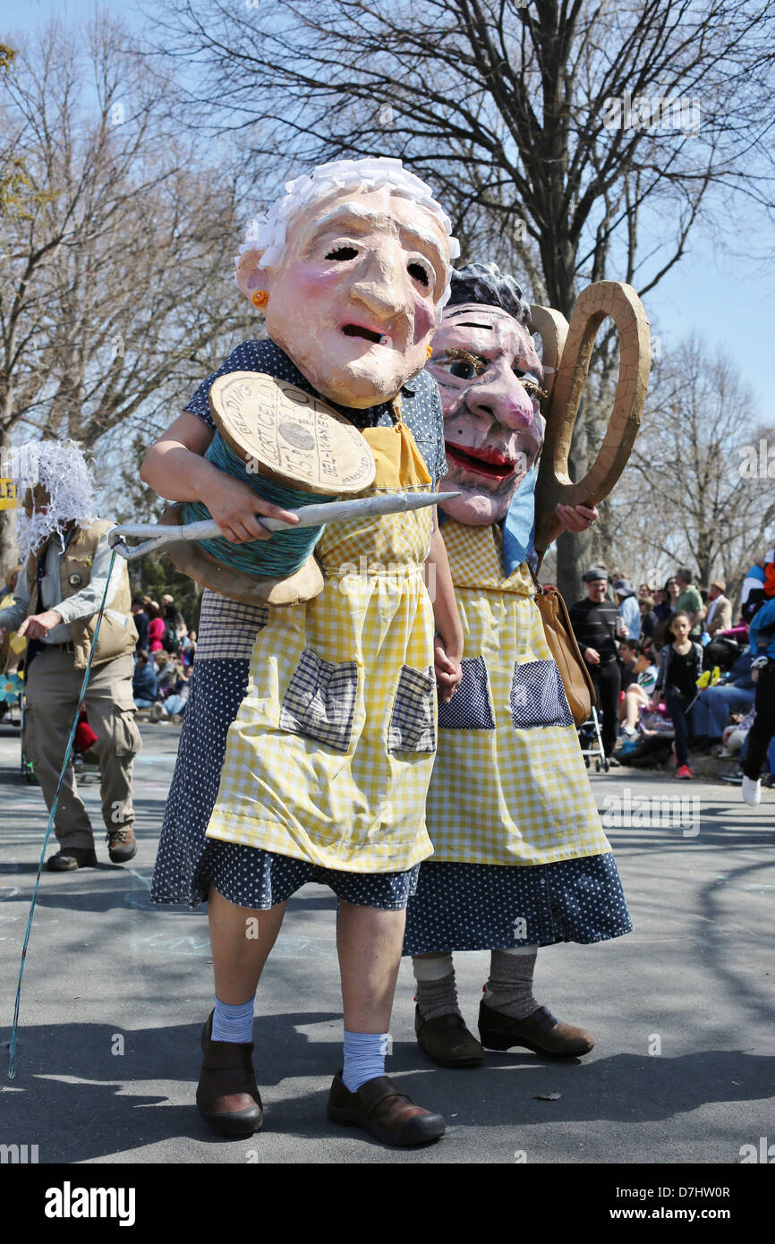 Couple puppets hi-res stock photography and images - Alamy