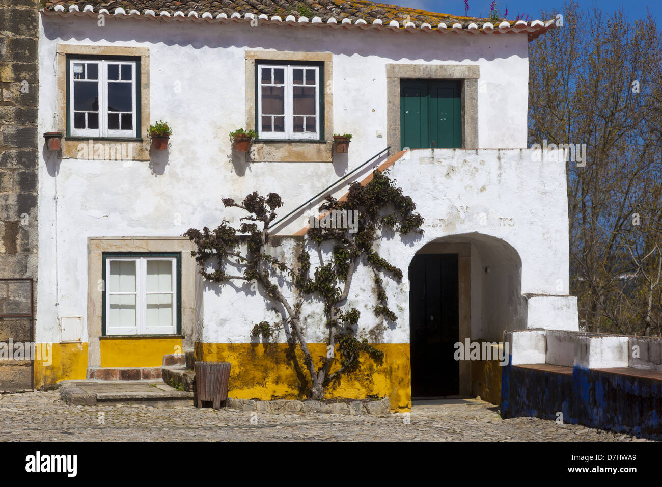 Whitewashed old house at Óbidos Portugal Stock Photo - Alamy