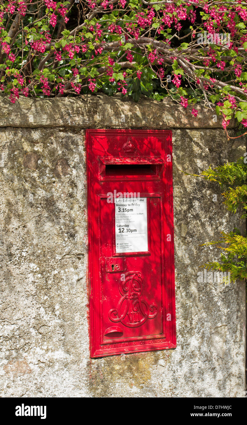 EDWARD SEVENTH POST BOX IN BALLATER ABERDEENSHIRE SCOTLAND Stock Photo ...