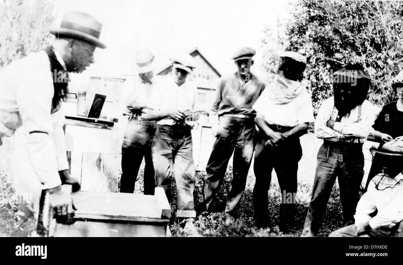 A 1922 beekeeping club meeting in Umatilla County, Oregon, highlights ...