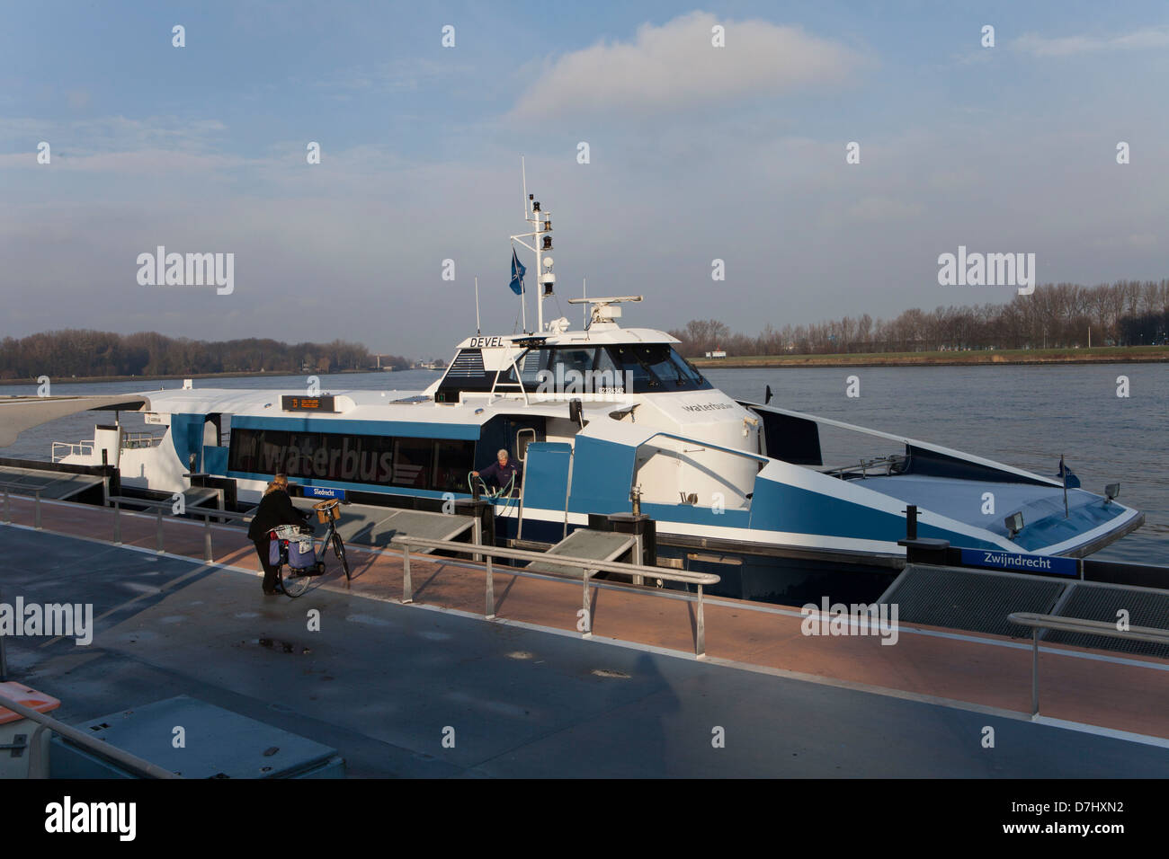 Passenger ferry between city hi-res stock photography and images - Alamy