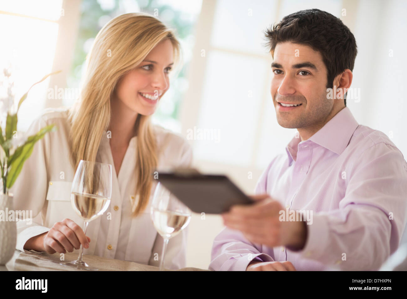 Couple in restaurant, man paying Stock Photo - Alamy