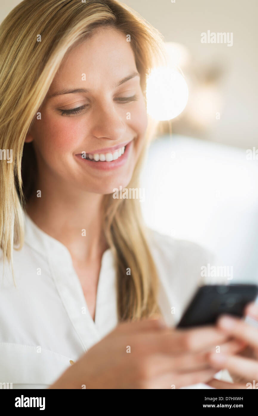 Woman texting on smartphone Stock Photo - Alamy