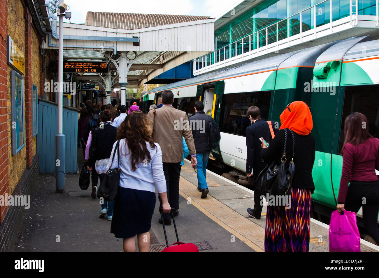 Clapham junction railway station Stock Photo - Alamy
