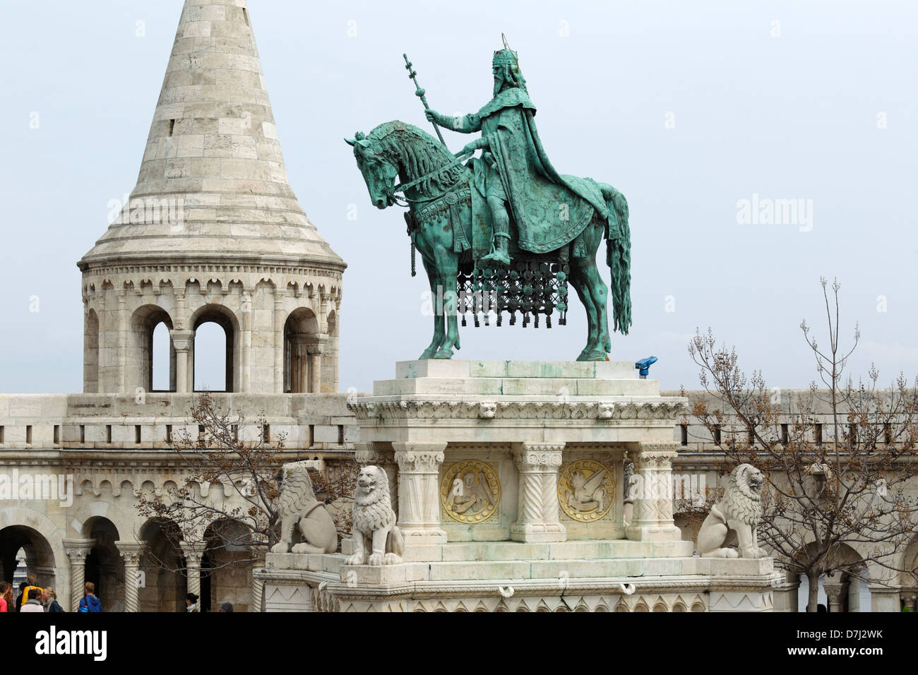 Statue of King Istvan, Fisherman's Bastion Stock Photo - Alamy