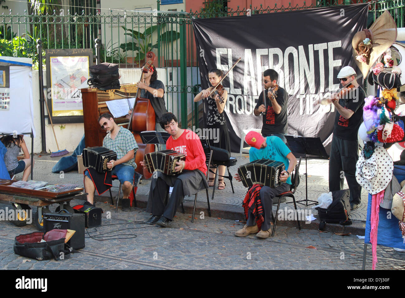 Buenos aires music street hi-res stock photography and images - Alamy