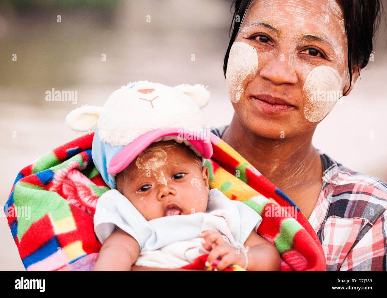 A mother and a child, Yangon, Burma (Myanmar Stock Photo - Alamy