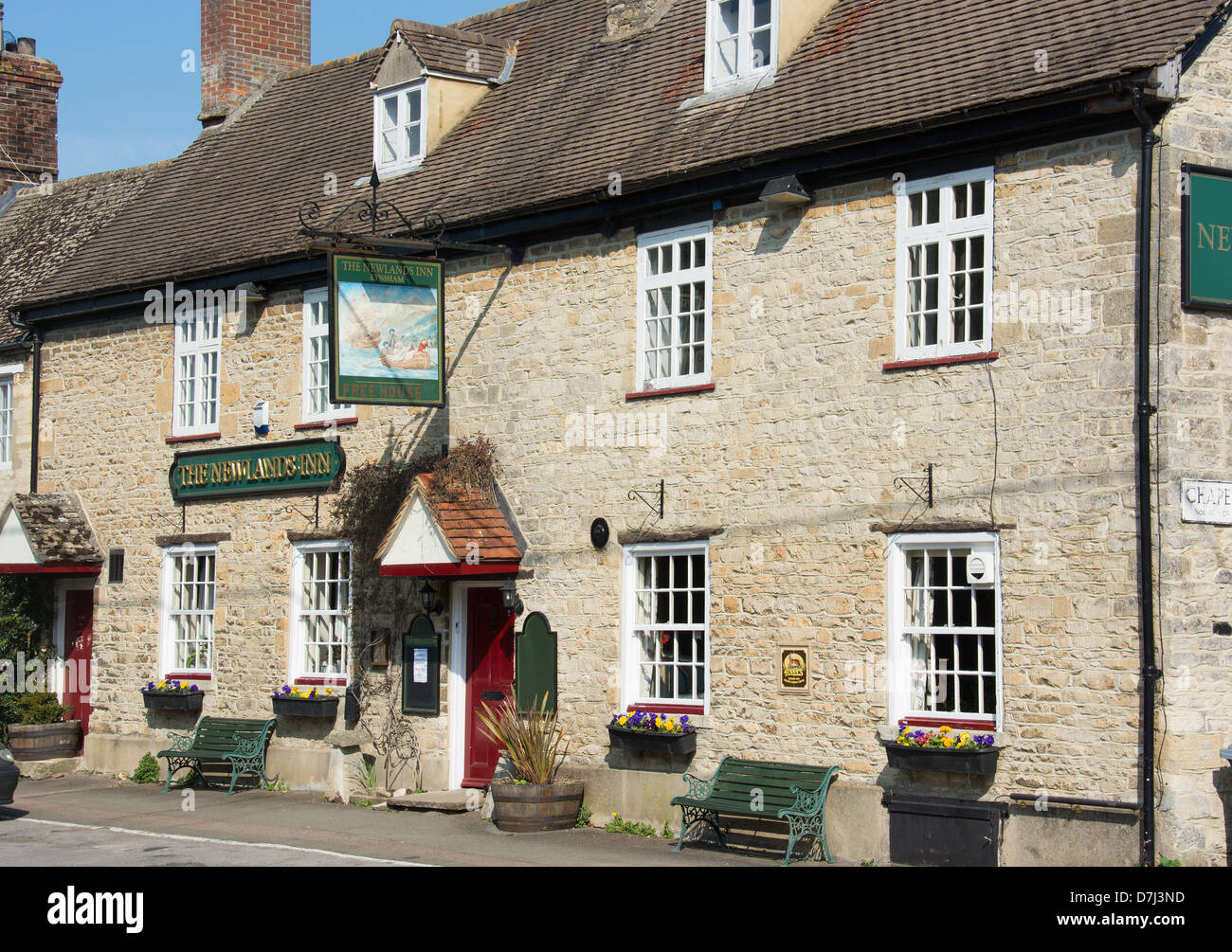 English village scenes hi-res stock photography and images - Alamy