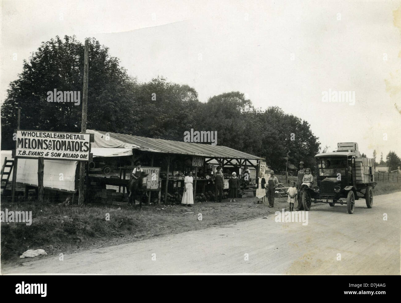 Country life farm 1900s hi-res stock photography and images - Alamy
