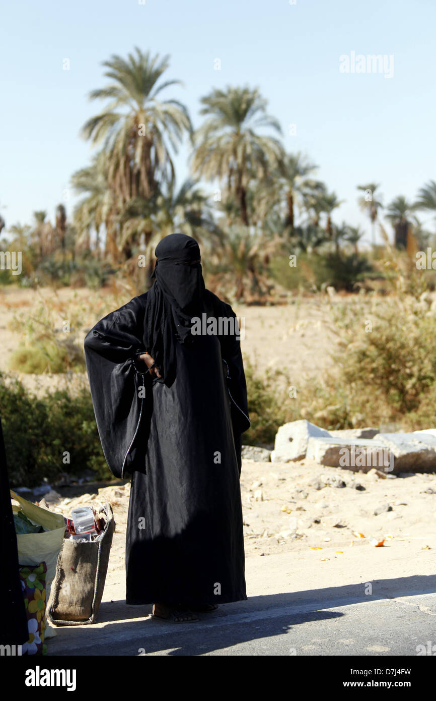 EGYPTIAN WOMEN WEARING BURKA NEAR ASWAN EGYPT 11 January 2013 Stock ...