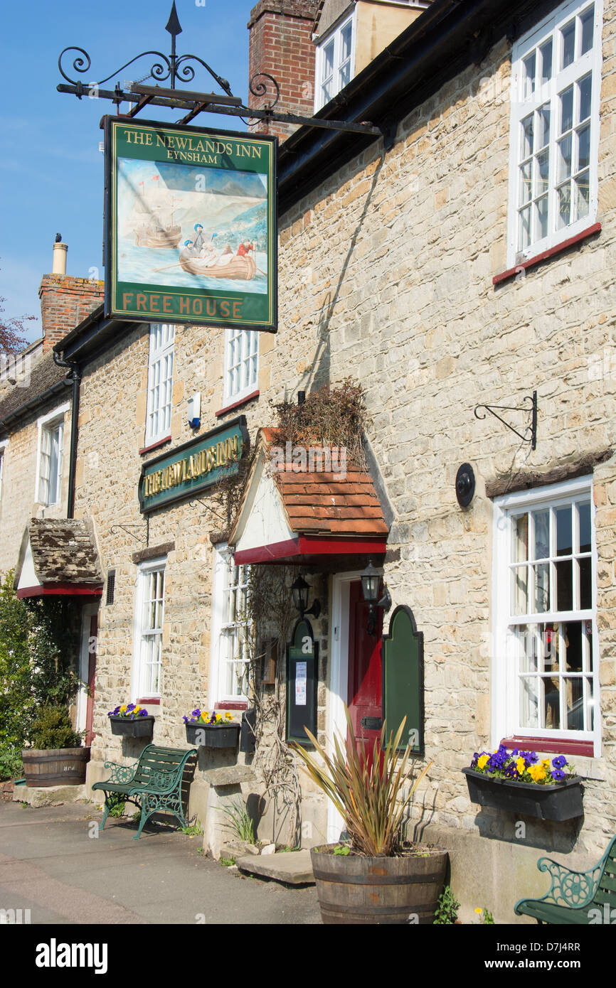 English village pub hi-res stock photography and images - Alamy