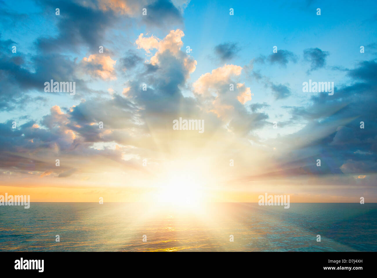 Sun in ocean hi-res stock photography and images - Alamy