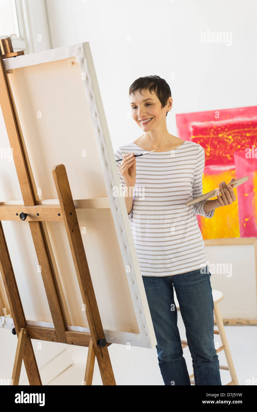 Female artist painting in her studio Stock Photo - Alamy