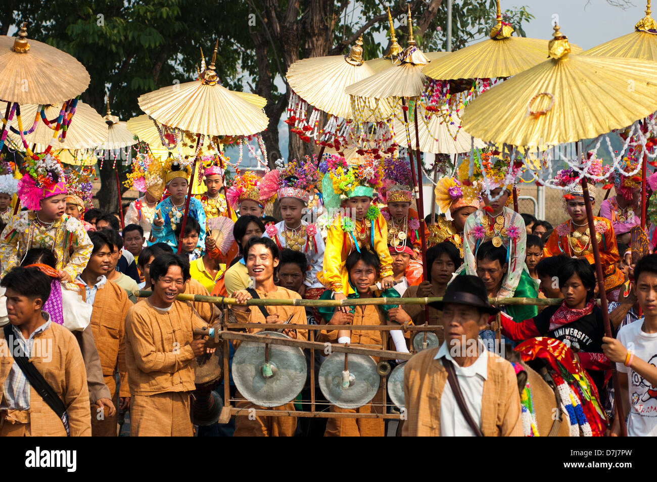 Buddhist novice ordination ceremony in Mae Hong Sorn, Thailand Stock ...