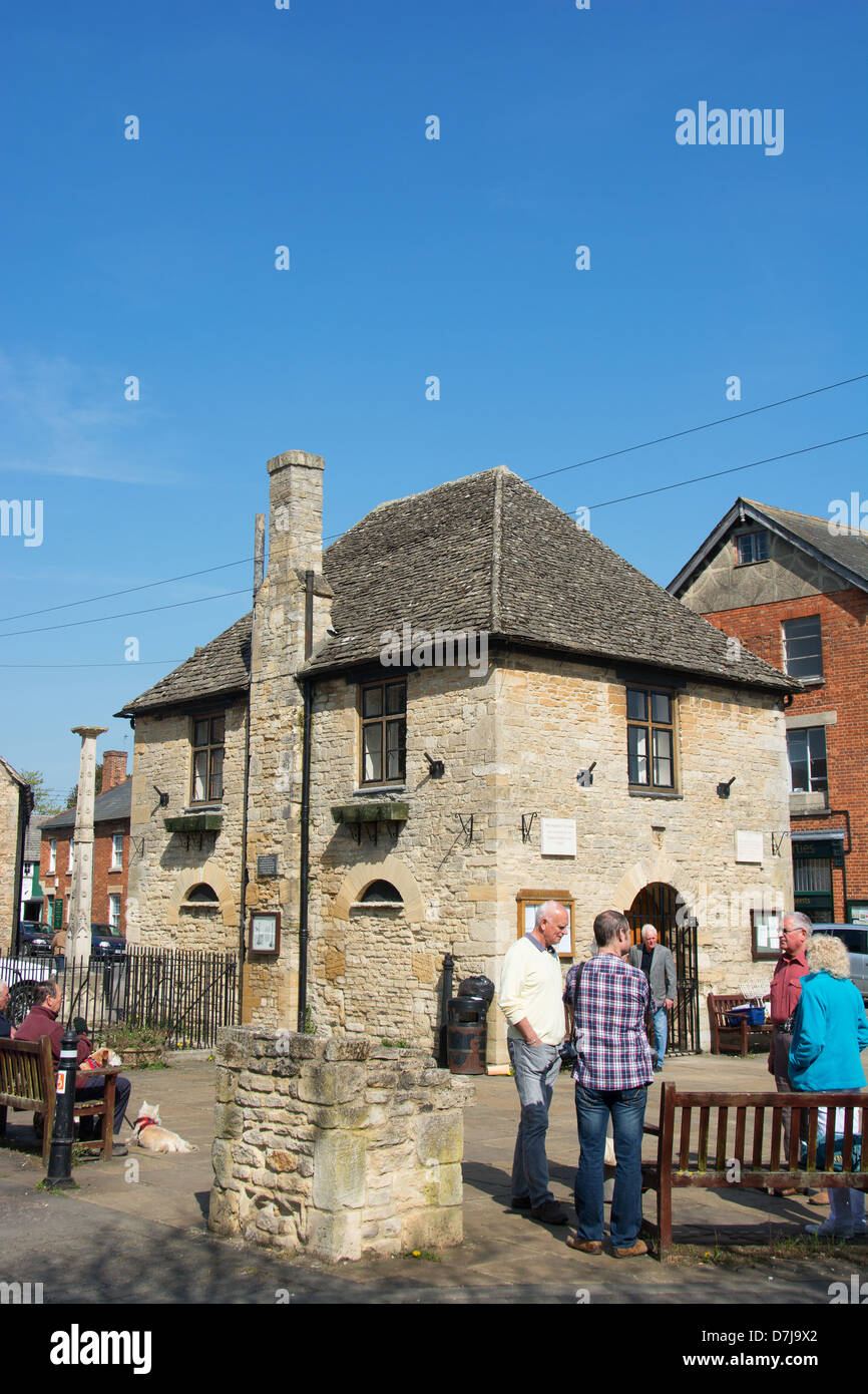 Eynsham village square oxfordshire hi-res stock photography and images ...
