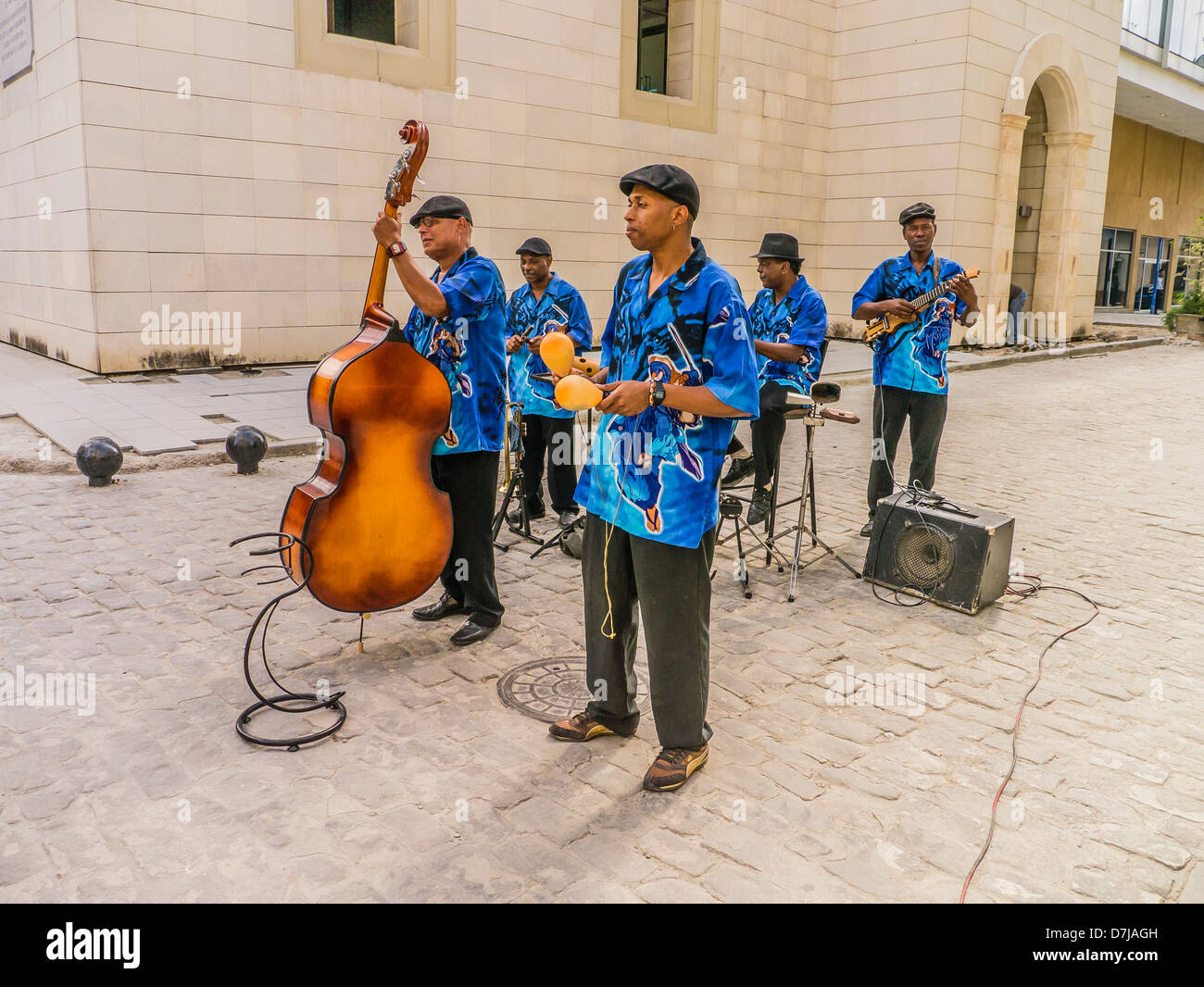 Cuban musicians play the streets of havana hi-res stock photography and ...