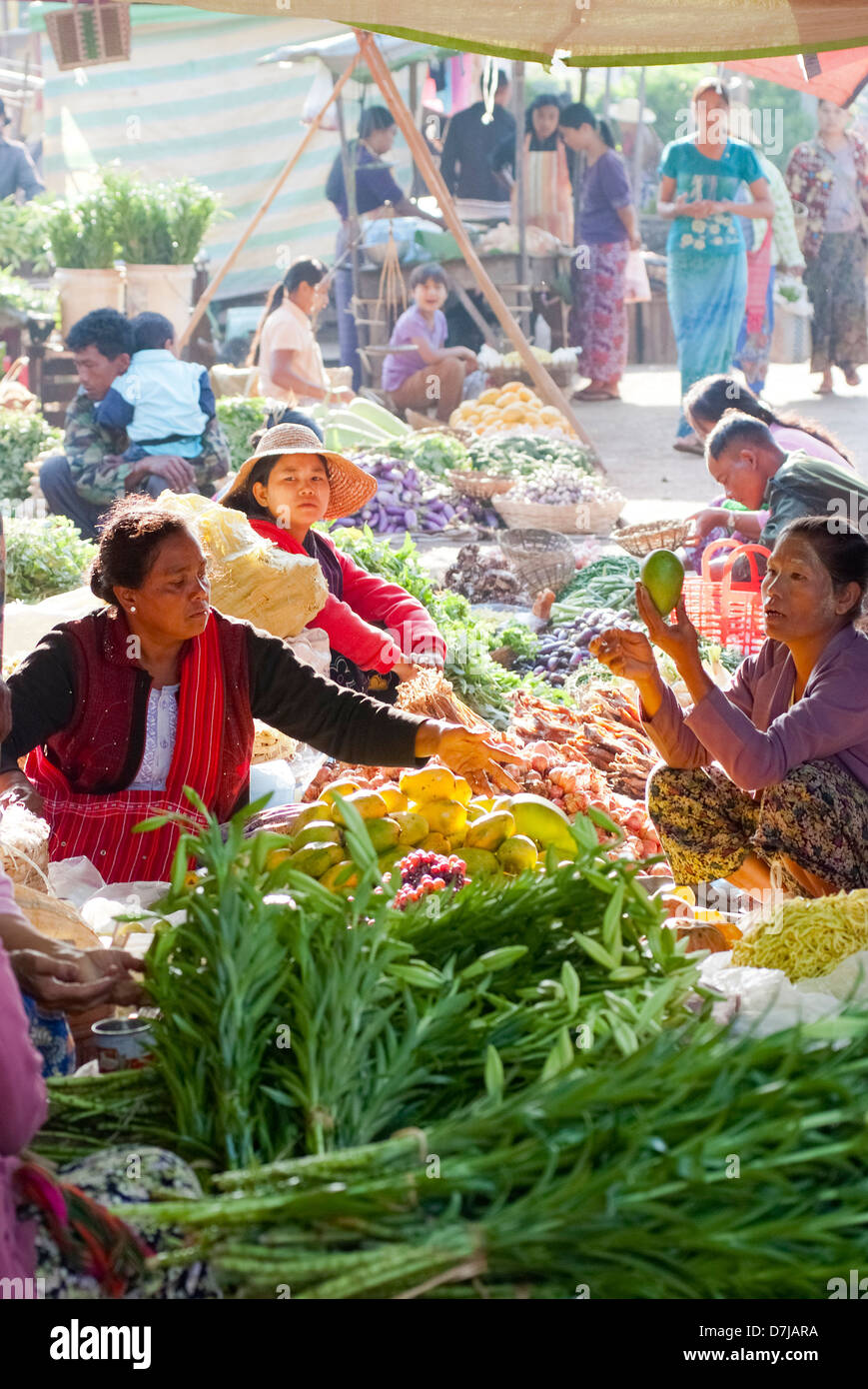 Kalaw market in myanmar hi-res stock photography and images - Alamy