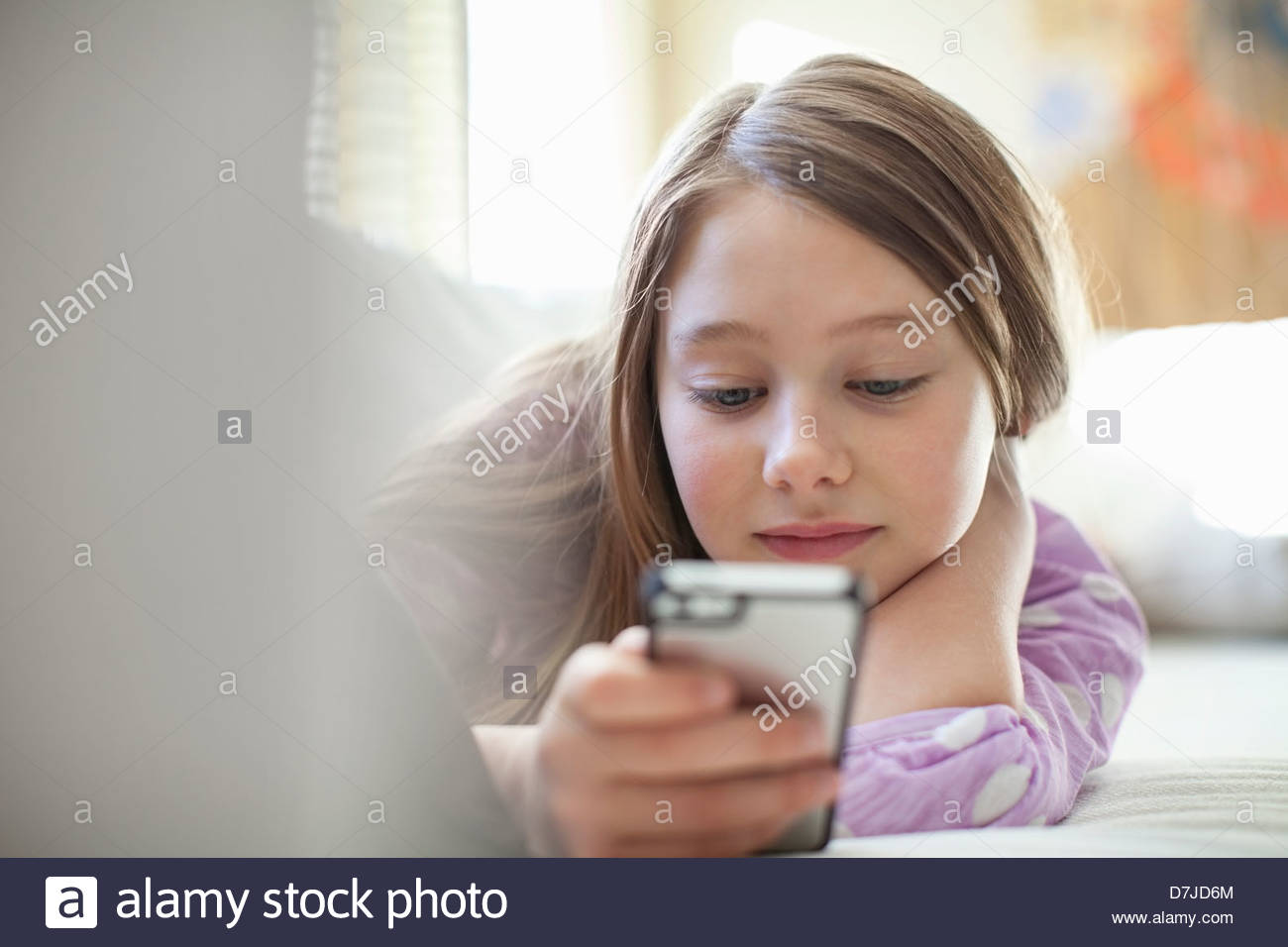 Mobile messaging hi-res stock photography and images - Alamy