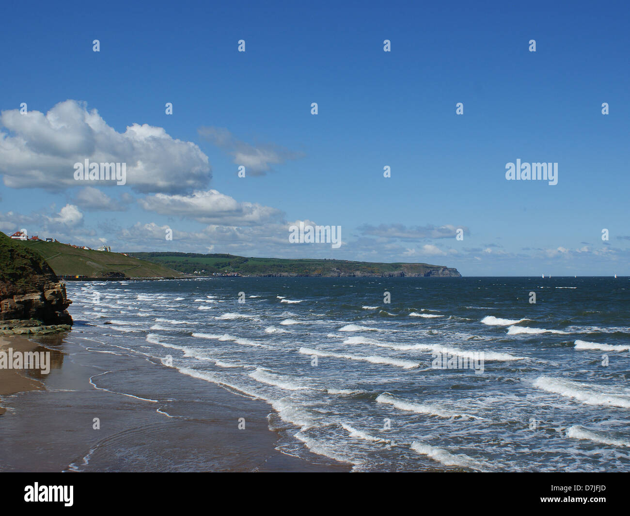 Whitby cliffs hi-res stock photography and images - Alamy