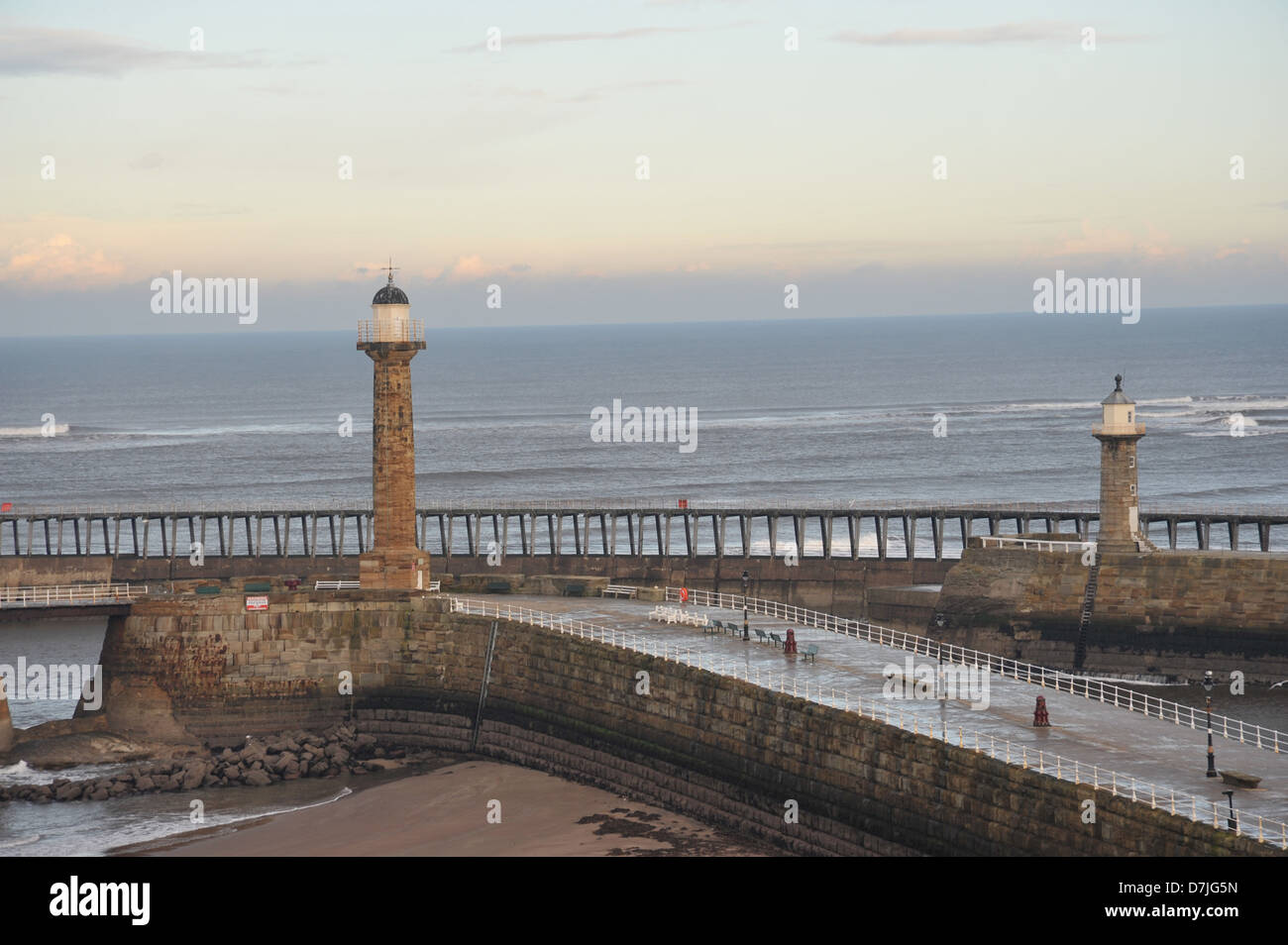 Whitby rocks hi-res stock photography and images - Alamy