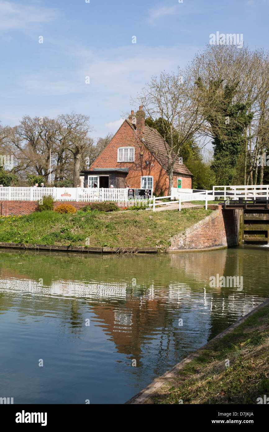 Devizes locks hi-res stock photography and images - Alamy