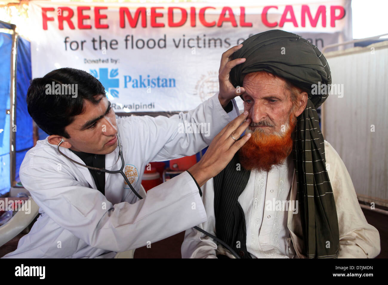 Pakistan floods-free medical health care Stock Photo - Alamy