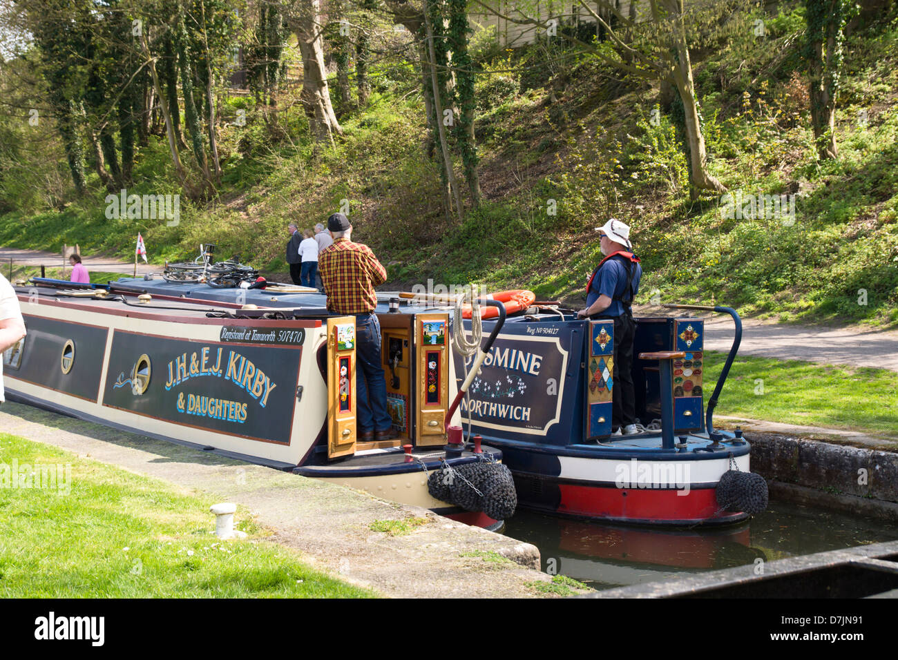 Devizes locks boat hi-res stock photography and images - Alamy