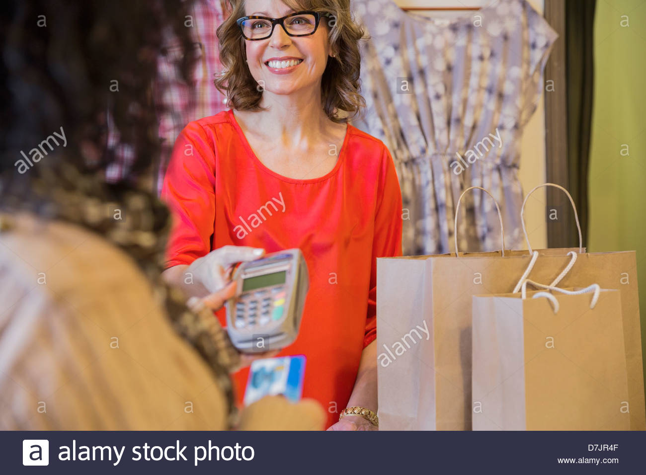 Payment people store hi-res stock photography and images - Alamy