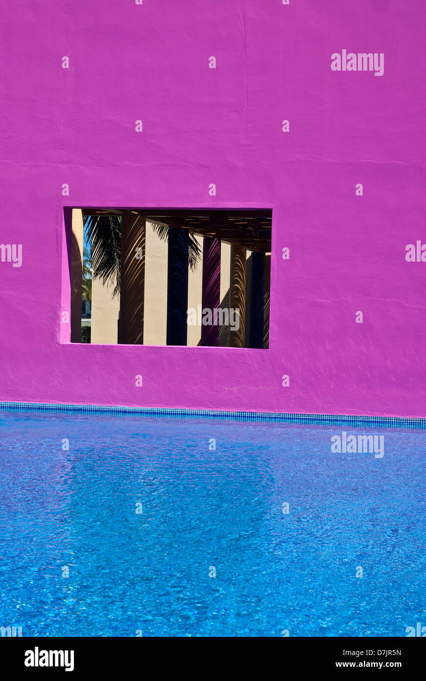 Colorful Mexican outdoor swimming pool Stock Photo - Alamy
