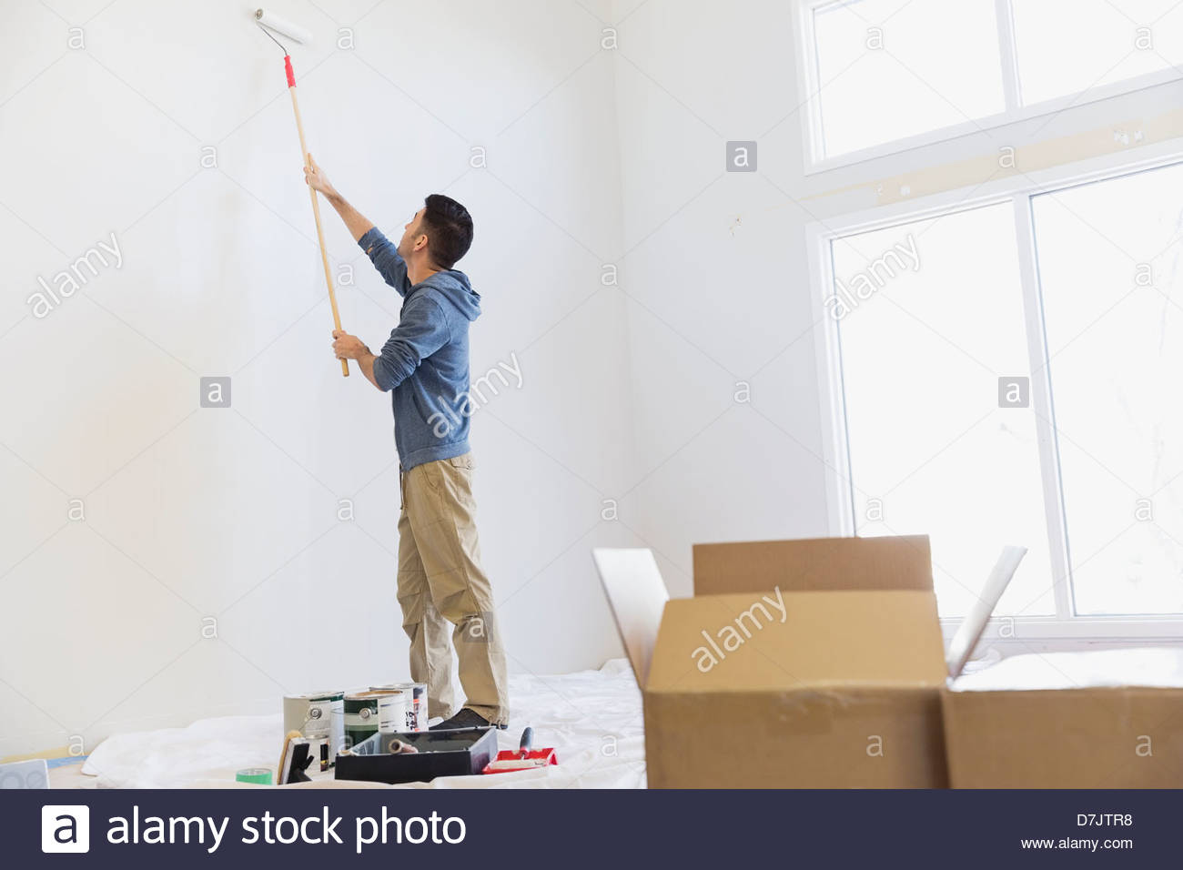Man painting house wall hi-res stock photography and images - Alamy