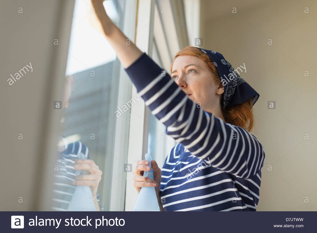 Cleaning woman window hi-res stock photography and images - Alamy