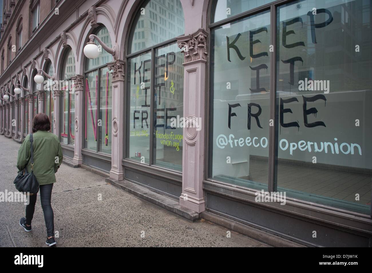 Banners from the windows hi-res stock photography and images - Alamy