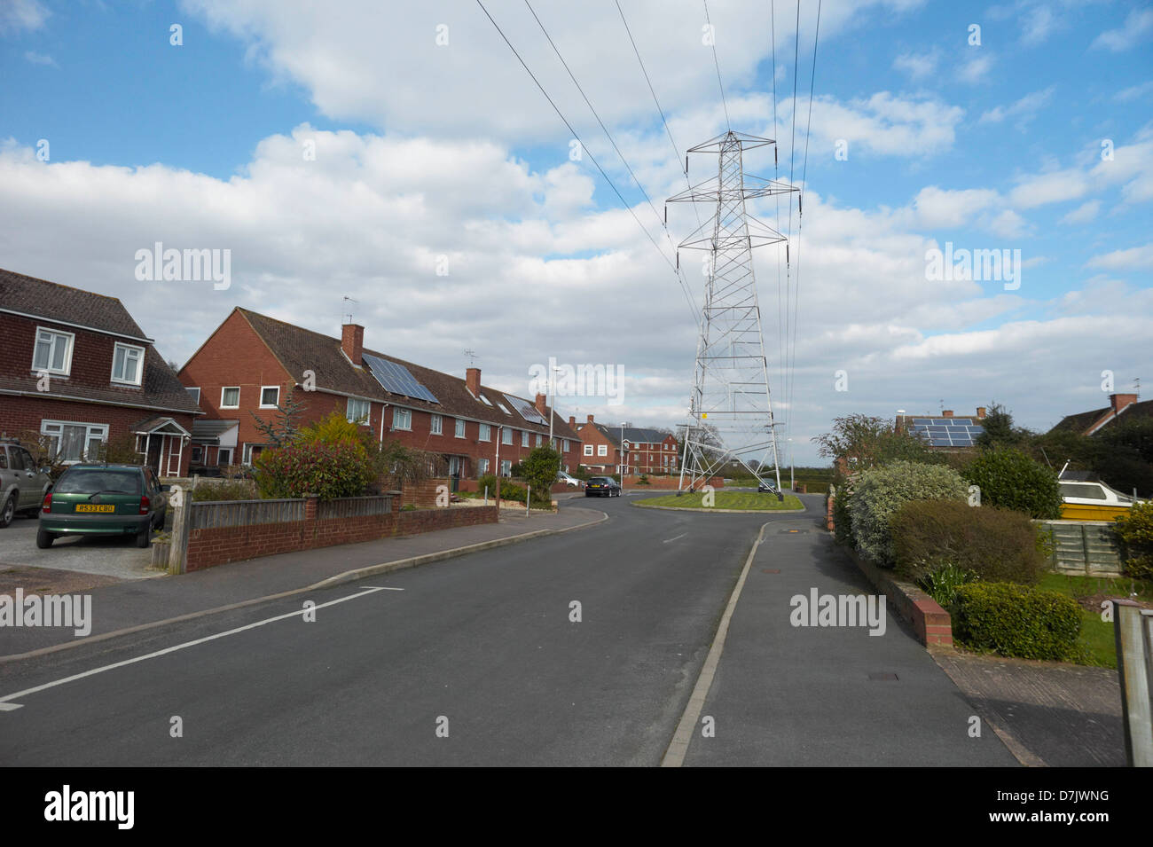 House housing electricity pylon hi-res stock photography and images - Alamy