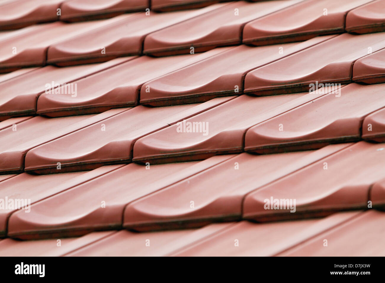 Overlapping roof tiles hi-res stock photography and images - Alamy