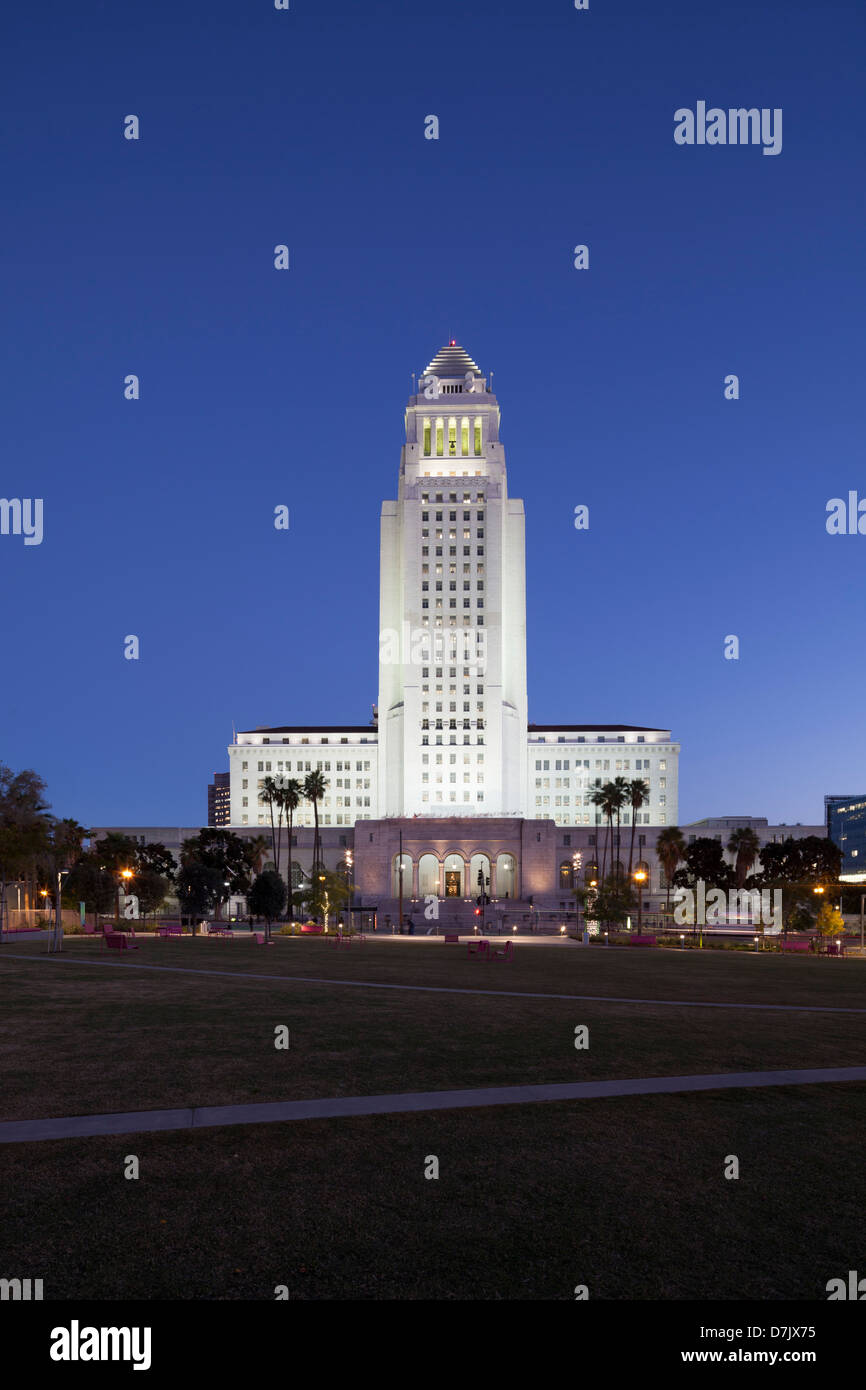Los Angeles City Hall at night Stock Photo - Alamy