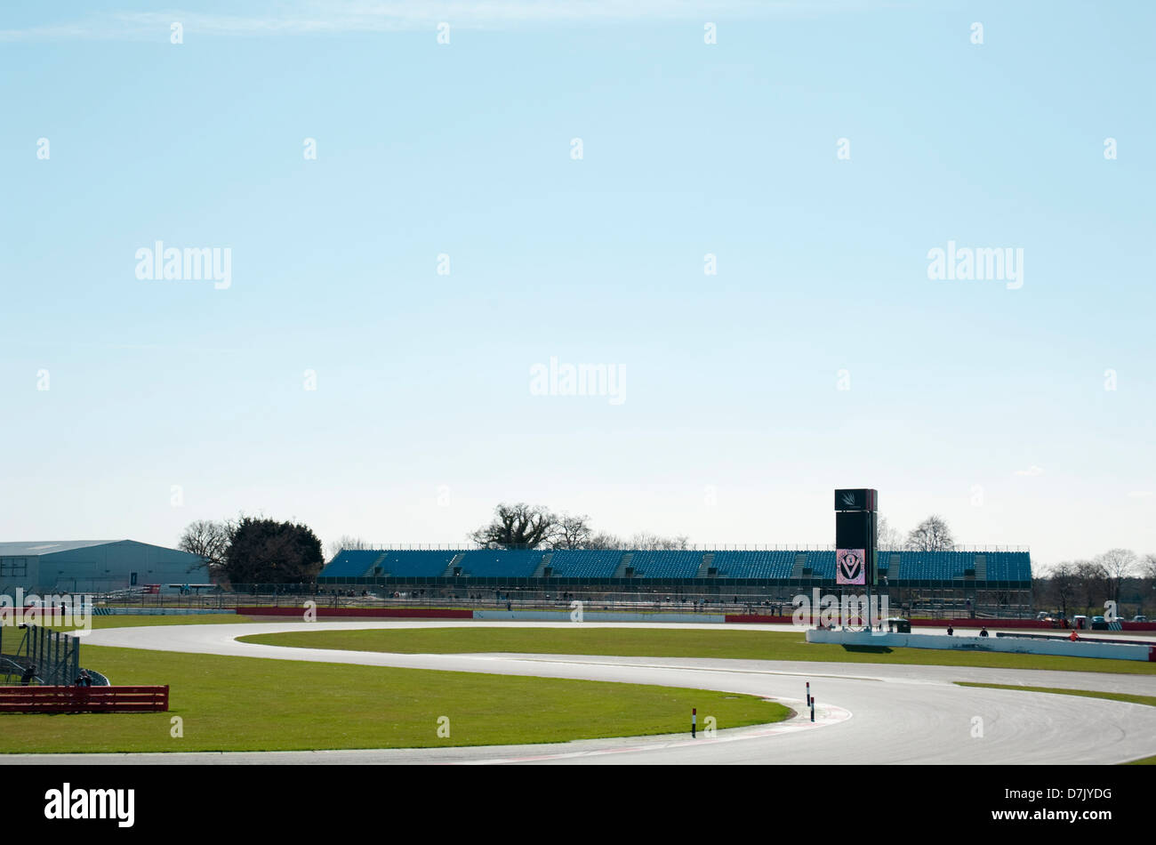 Vintage cars racing at the VSCC Spring Start Event at Silverstone ...