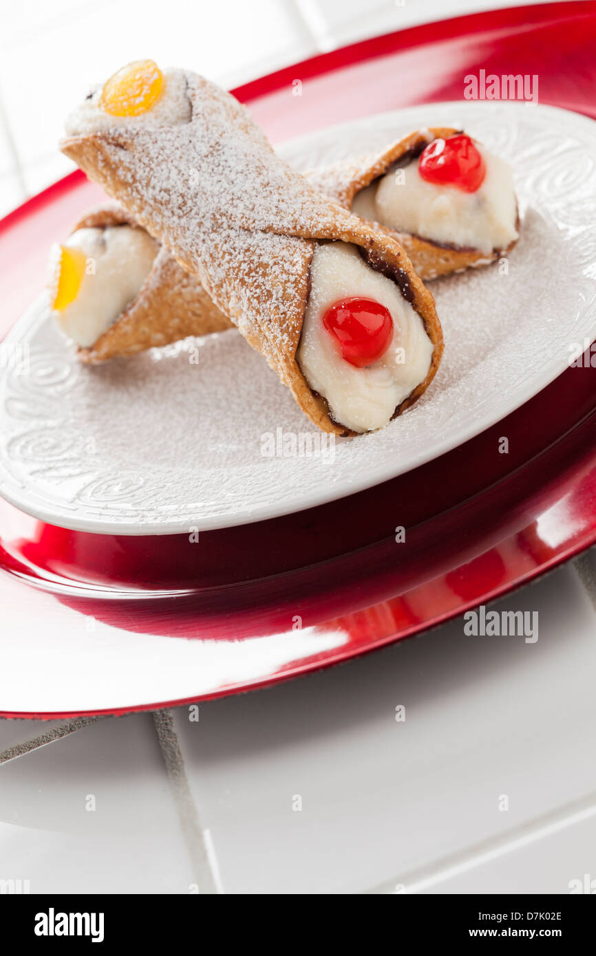 Cannoli shell hi-res stock photography and images - Alamy