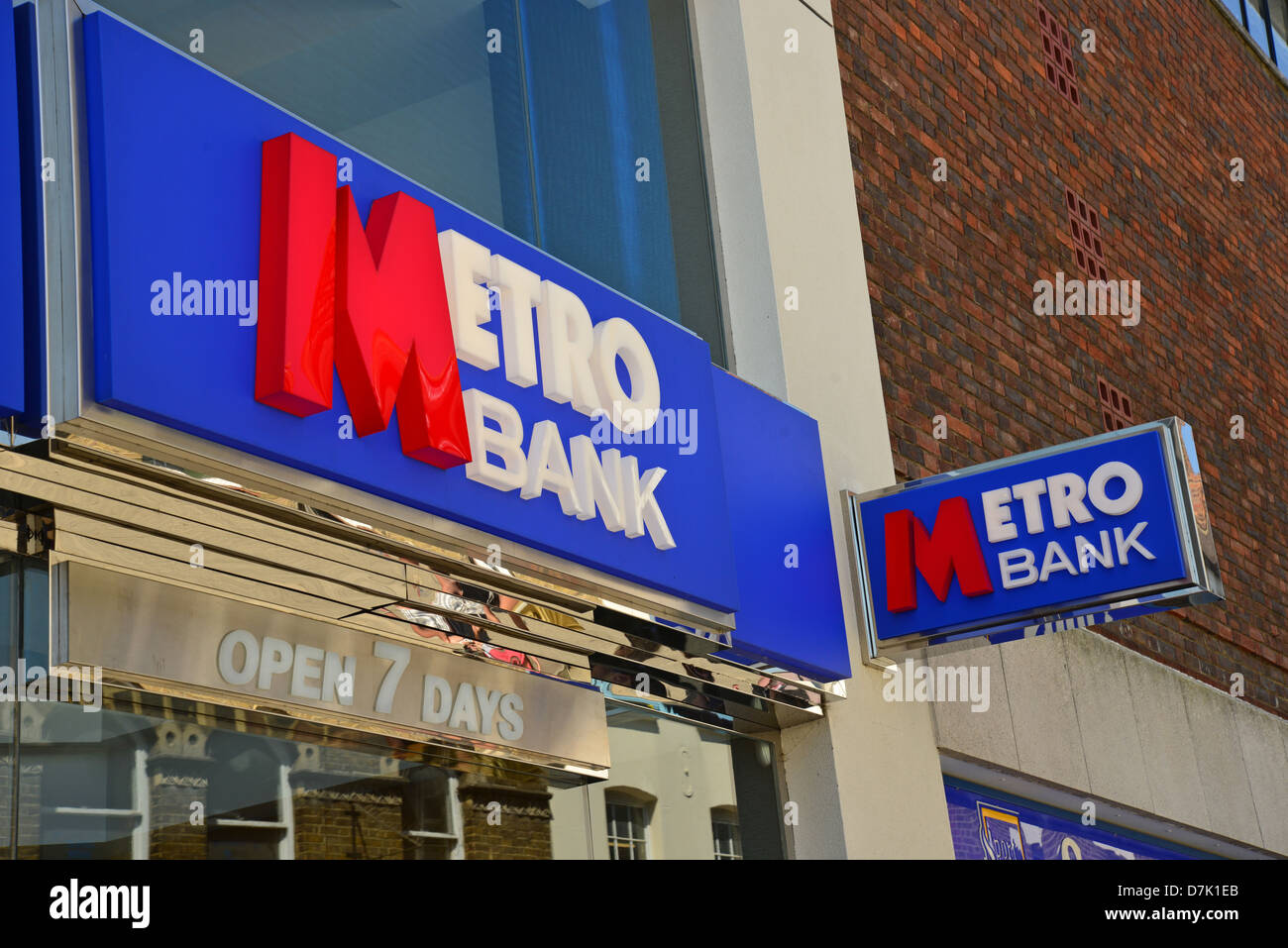 Metro Bank Logo Stock Photos & Metro Bank Logo Stock Images - Alamy