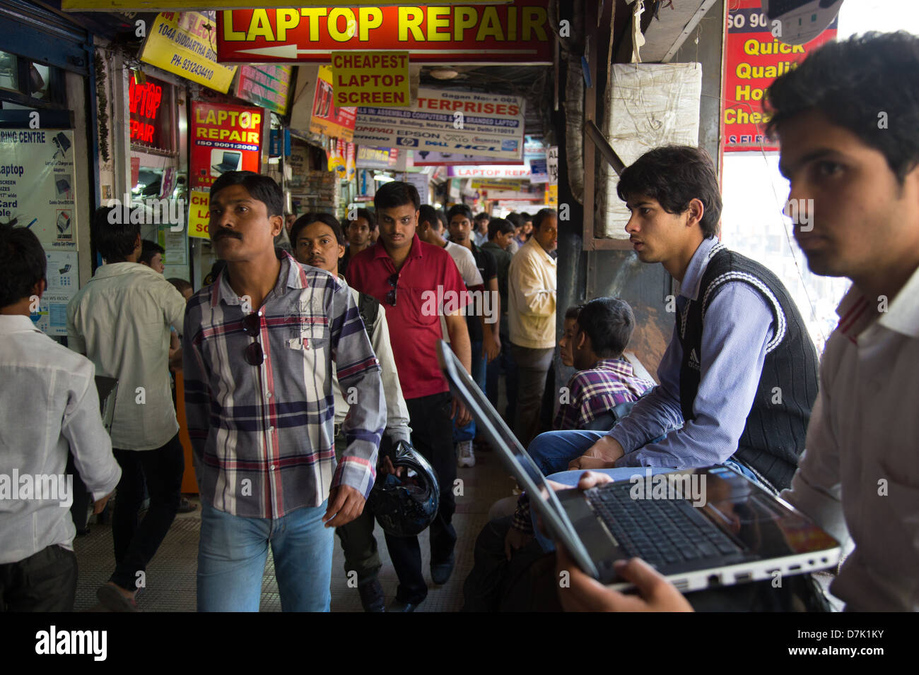 Indian shops with technology hi-res stock photography and images - Alamy